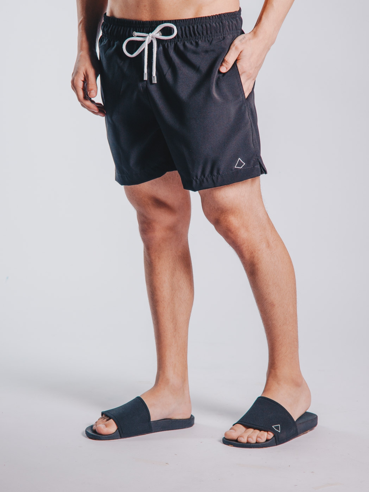 Comprar Short Basic Black - R$199,90 - Fella Clothing