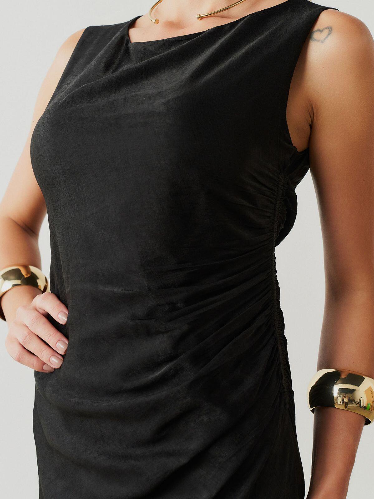 Vestido em Viscose com Poliéster e Detalhe Franzid | BeUNIQ