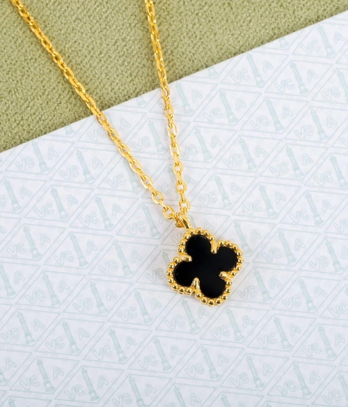 Comprar Colar Van Cleef 1 trevo Dourado e onix - a partir de R$269,10 ...