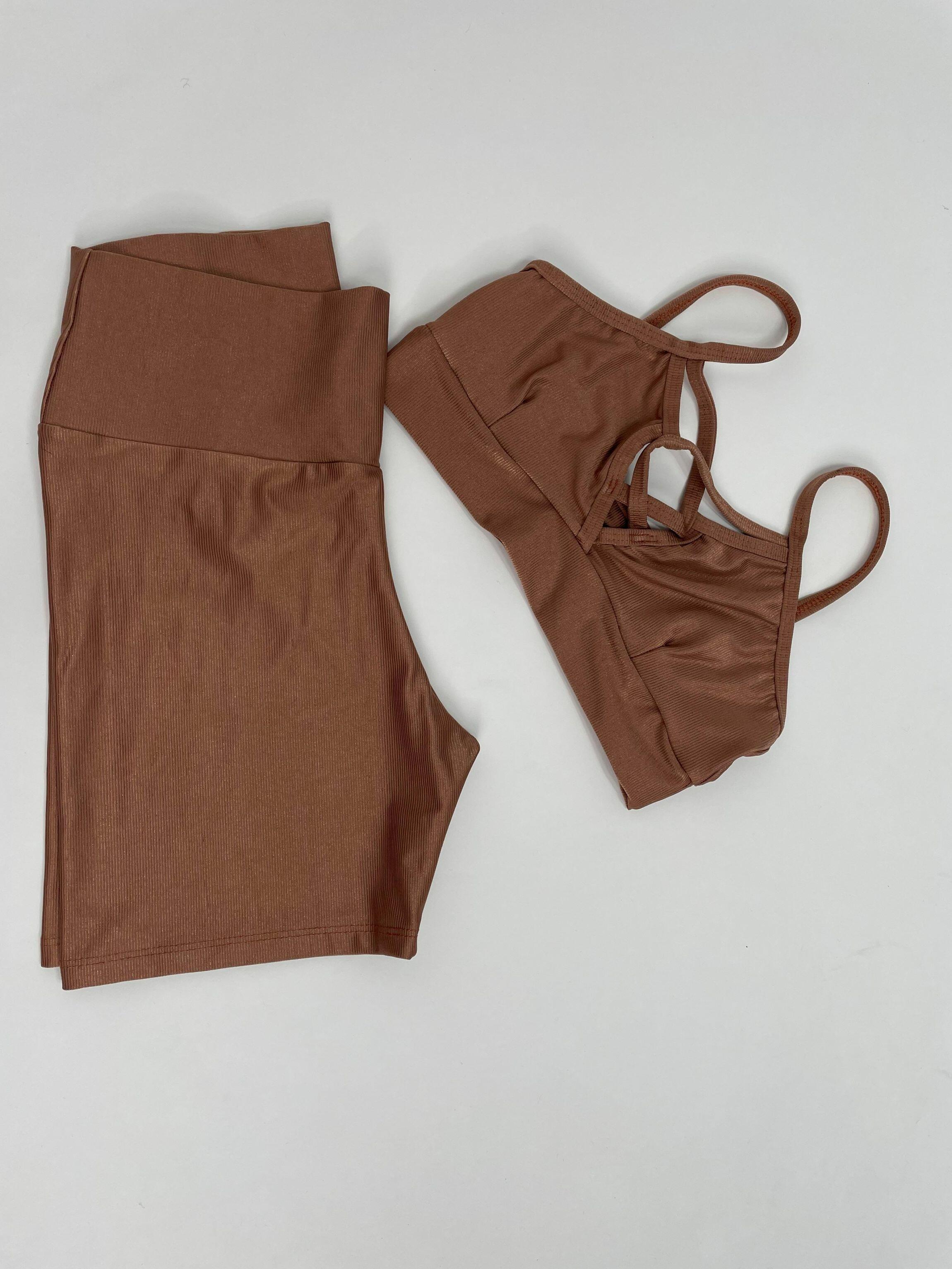 Comprar Conjunto de Short Aveludado Mocha Mousse + Top Isa