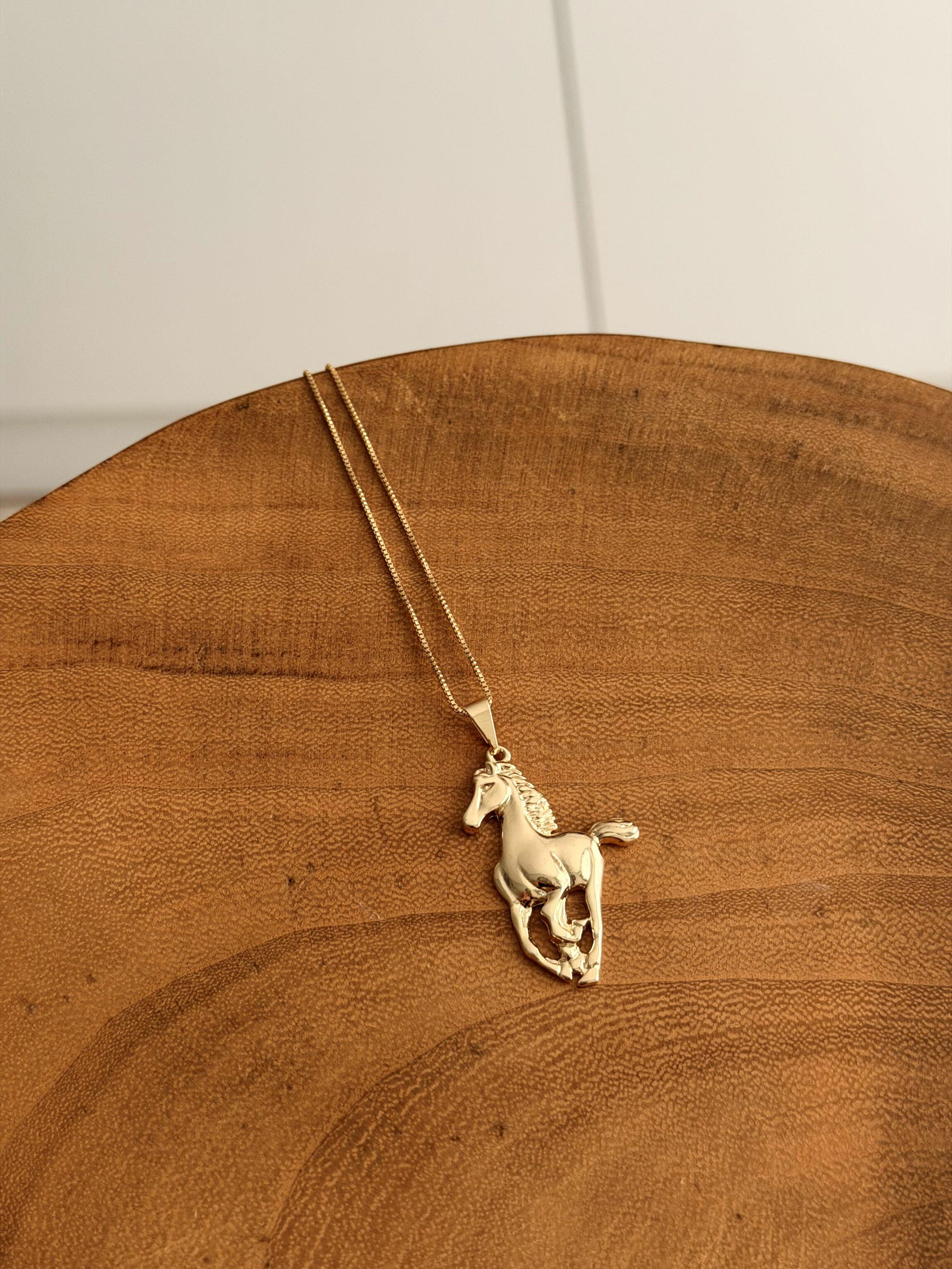 Comprar Novo Colar - Cavalo Design - R$59,90