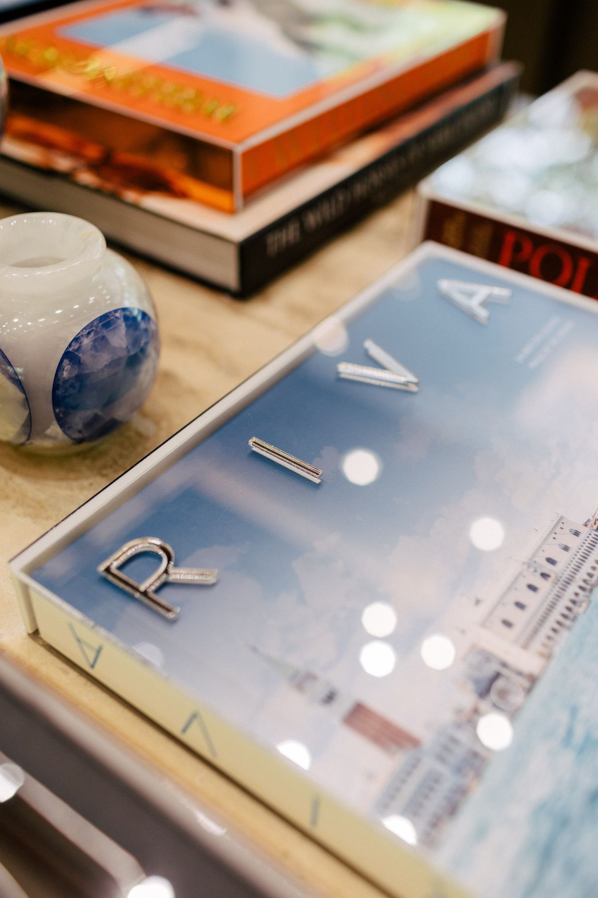 Coffee Table Books - R$1.899,00