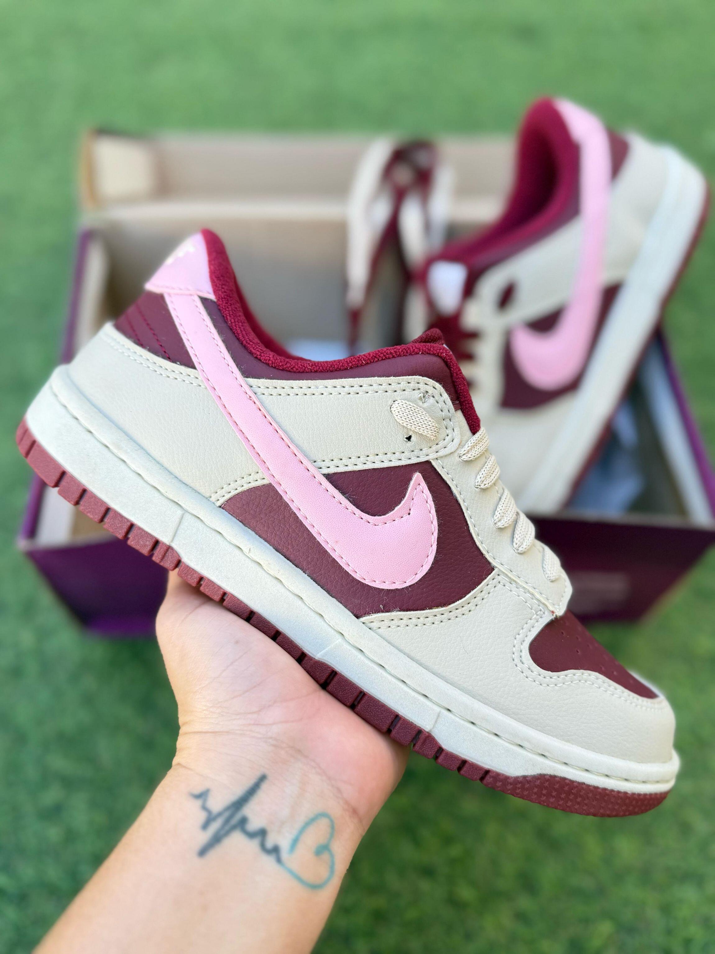 Comprar Tênis Dunk Low - Bege/Bordo/Rosa