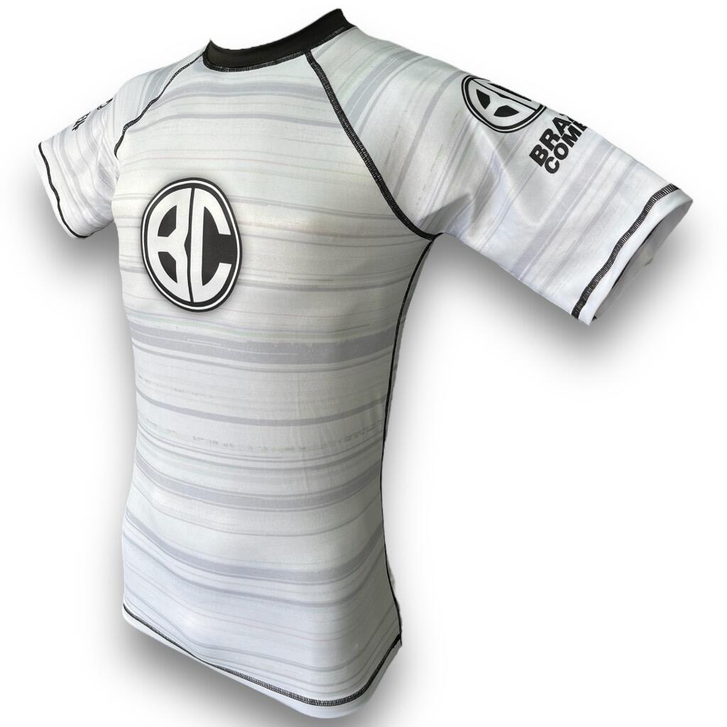 Comprar Rash Guard VHS Manga Curta Branca - Brazil Combat