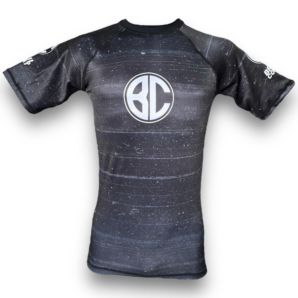 Comprar Rash Guard VHS Manga Curta Preta - Brazil Combat