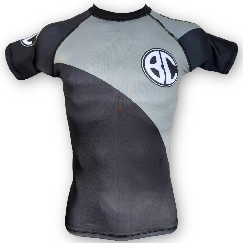 Comprar Rash Guard New Age Manga Curta Preta e Cinza - Brazil Combat