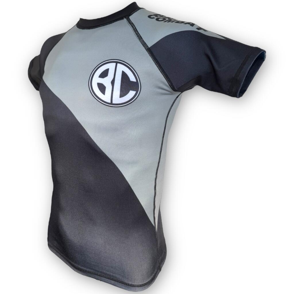 Comprar Rash Guard New Age Manga Curta Preta e Cinza - Brazil Combat