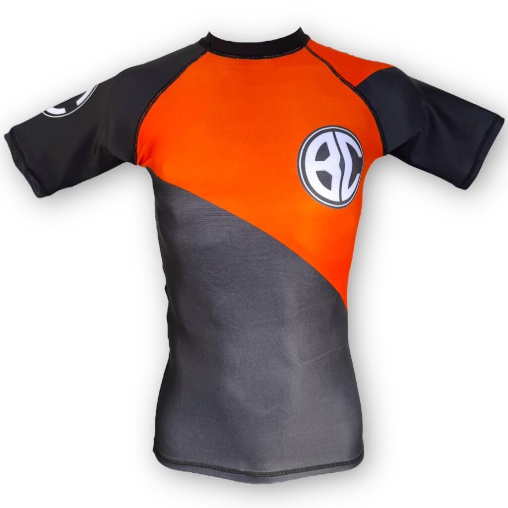 Comprar Rash Guard New Age Manga Curta Preta e Laranja - Brazil Combat