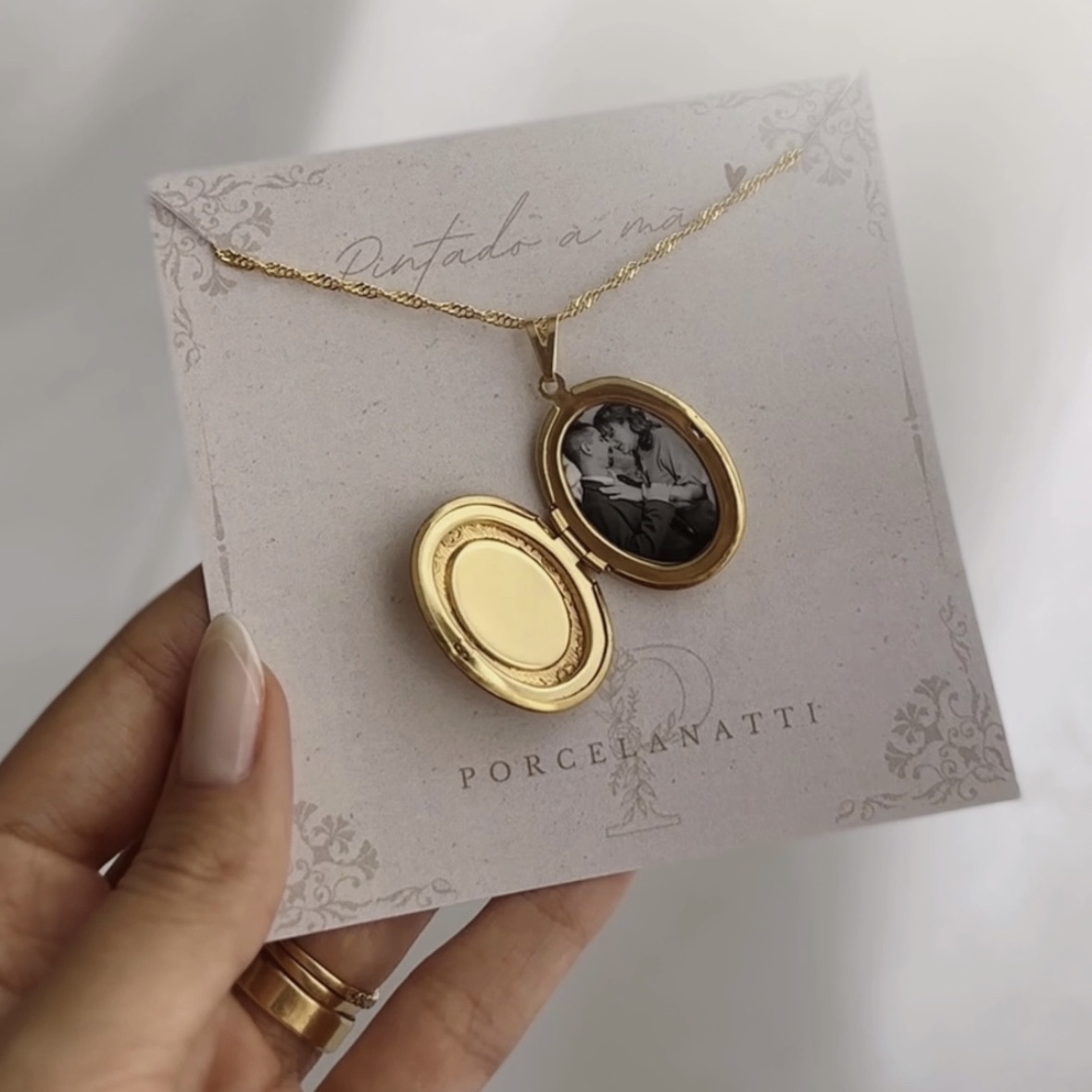 Colar Relicário Inicial Rosas Azuis - Porcelanatti - Porcelanas ...