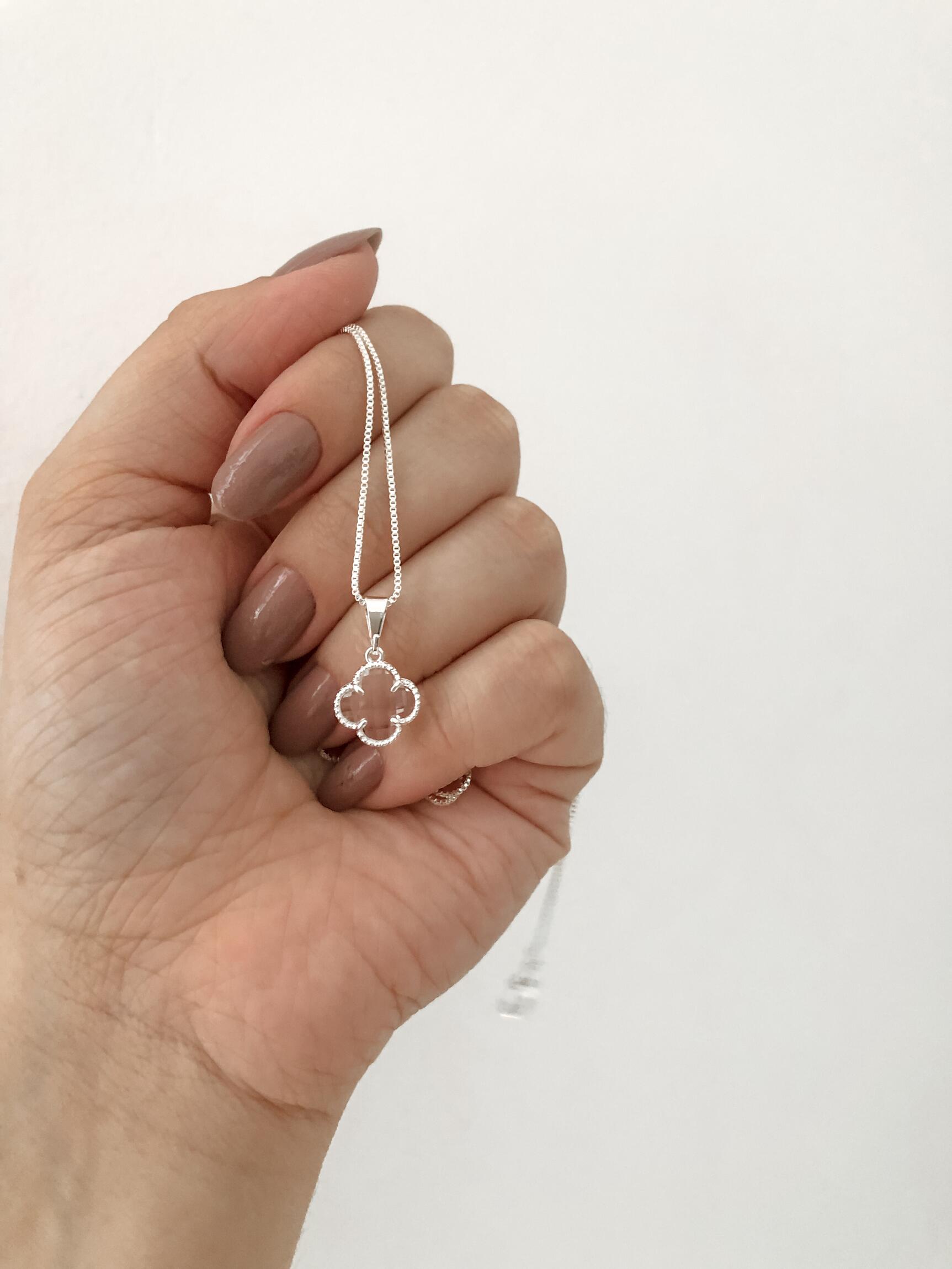 Comprar Colar trevo cristal - a partir de R$15,20 - Frida Acessórios