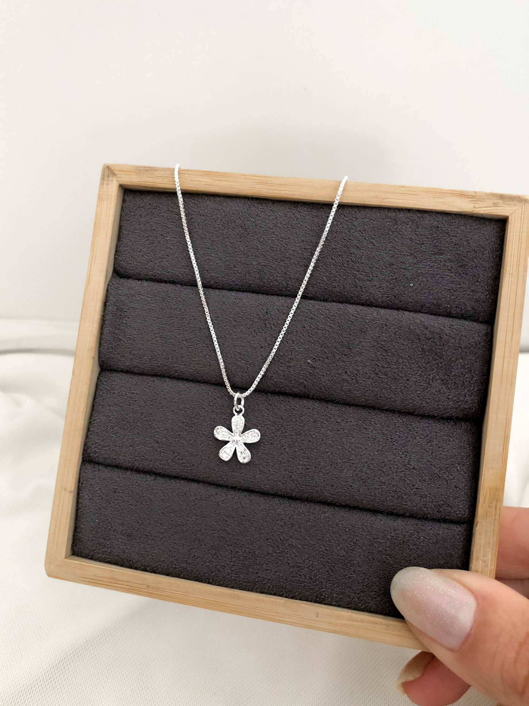 Comprar Colar flor 5 pétalas - a partir de R$16,15 - Frida Acessórios