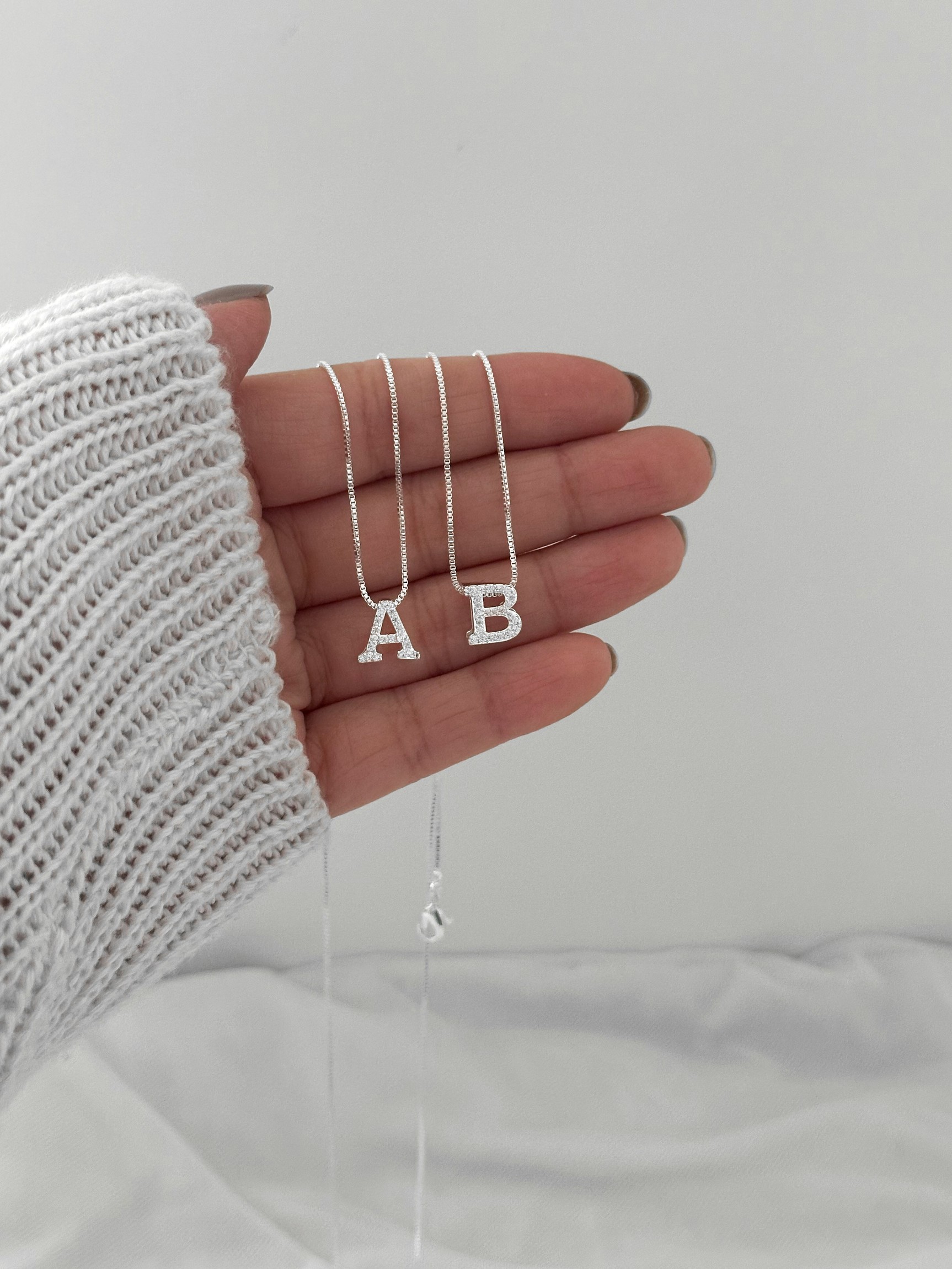 Comprar Colar inicial cravejado - Frida Acessórios