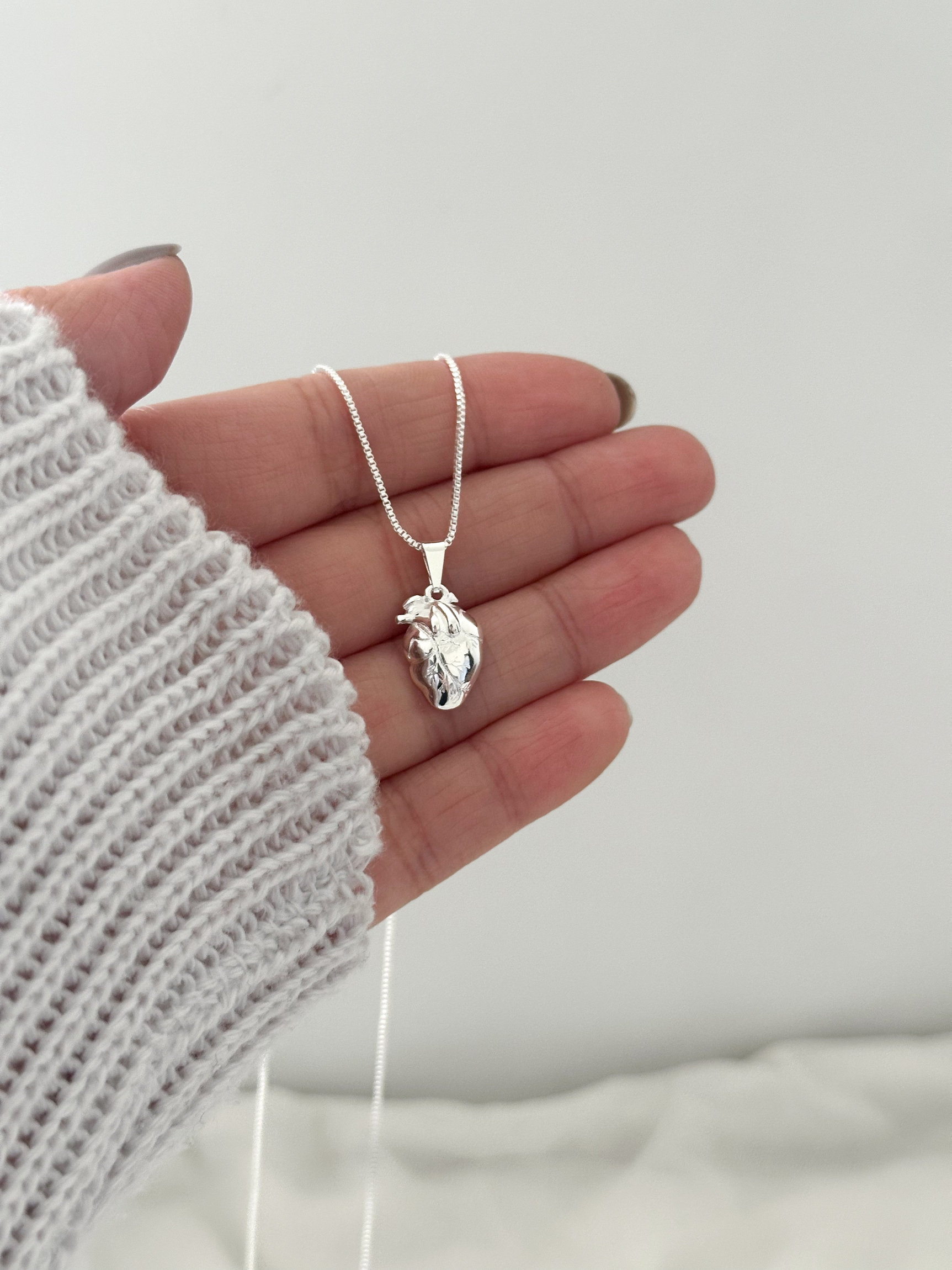 Comprar Colar coração humano - Frida Acessórios