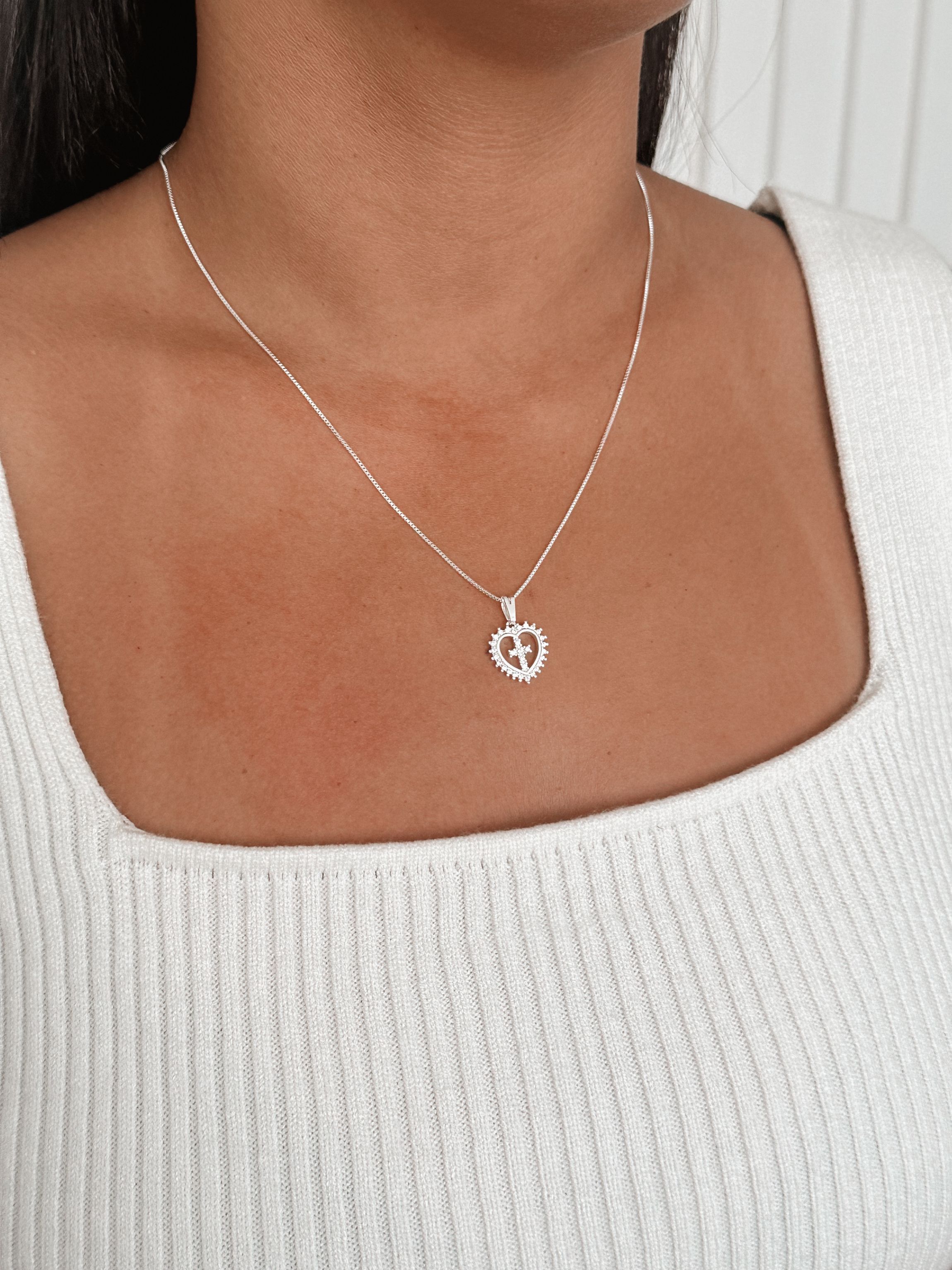 Comprar Colar coração cruz dentro - a partir de R$16,15 - Frida Acessórios