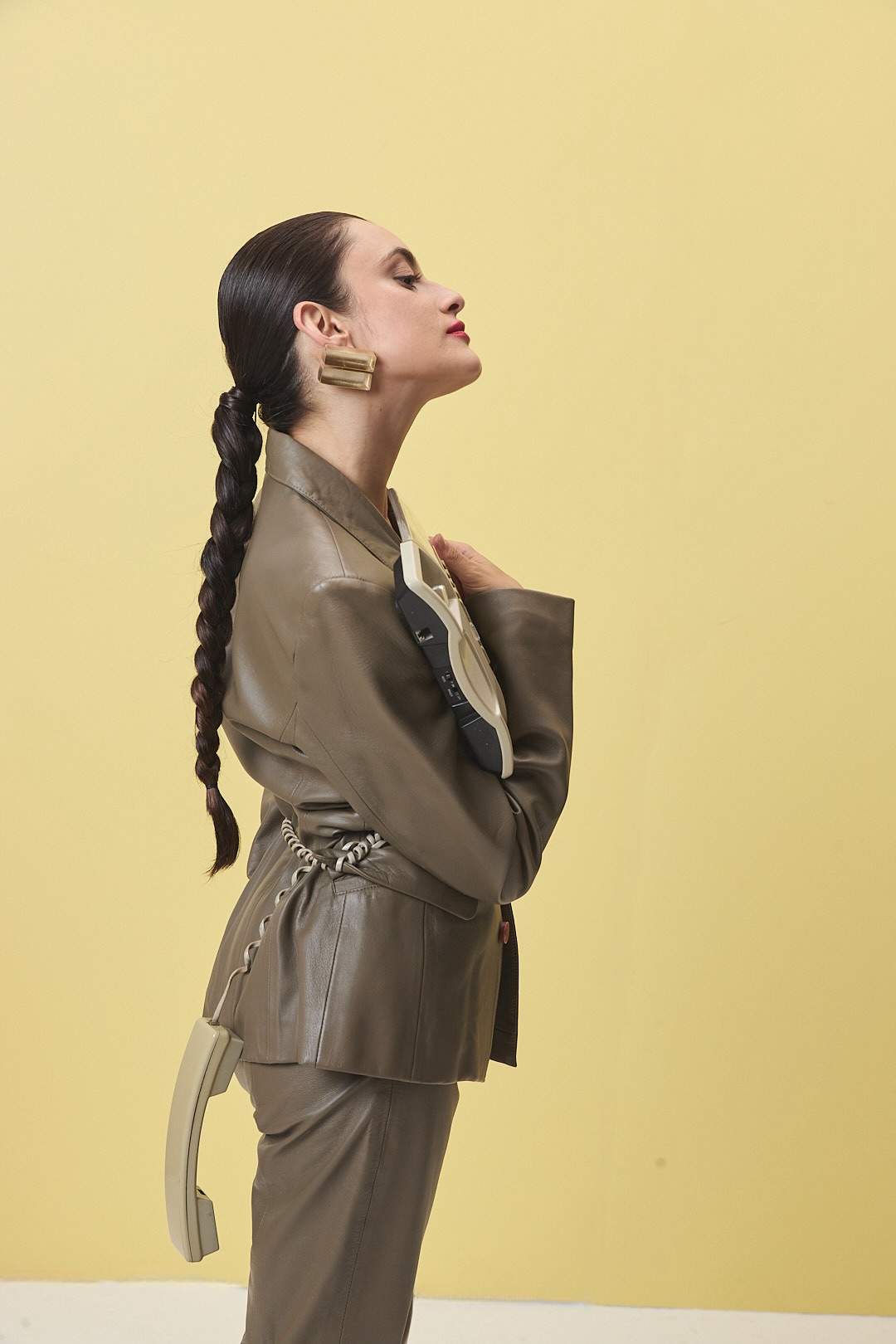 Comprar BRINCO BO DOURADO - a partir de R$608,00 - YLLA