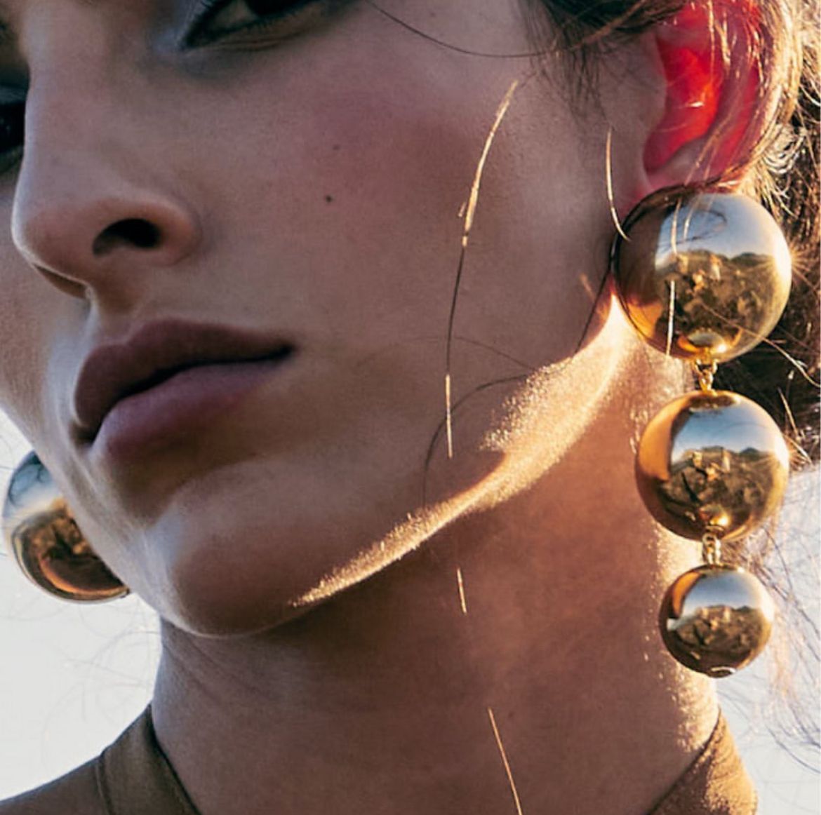 Comprar BRINCO ESFERA DOURADO - YLLA X LILY FRANCO - a partir de R$484,50 - YLLA