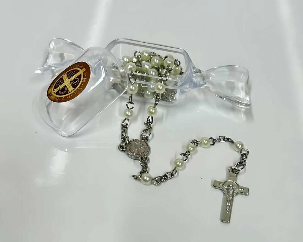 Terço São Bento Pérola Prateado Fecho - 12 Unidades - a partir de R$31,88