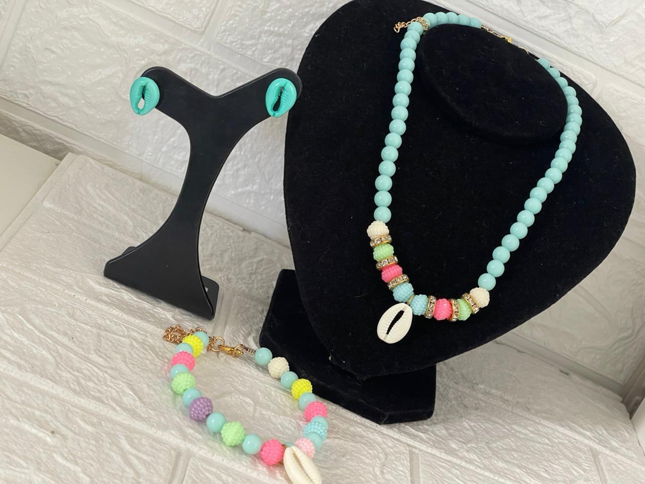 Comprar Conjunto Búzio com Miçangas coloridas - a partir de R$38,00