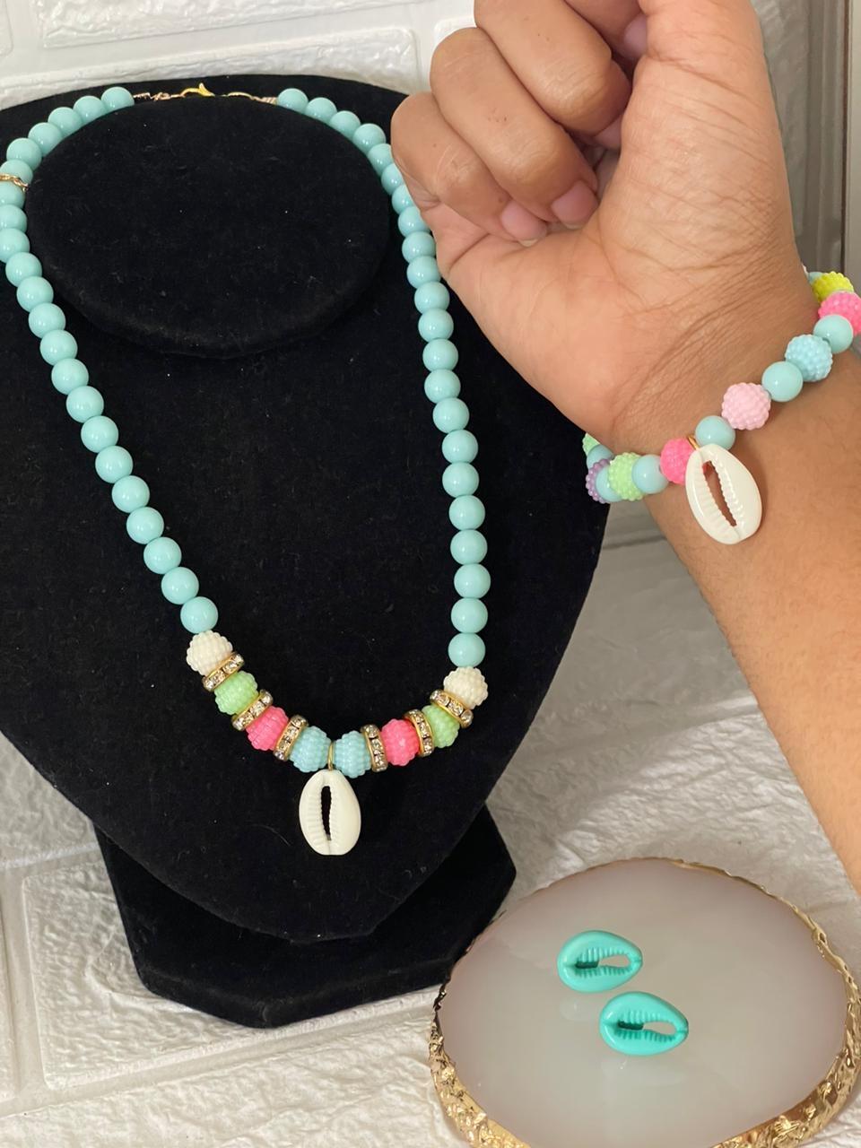 Comprar Conjunto Búzio com Miçangas coloridas - a partir de R$38,00
