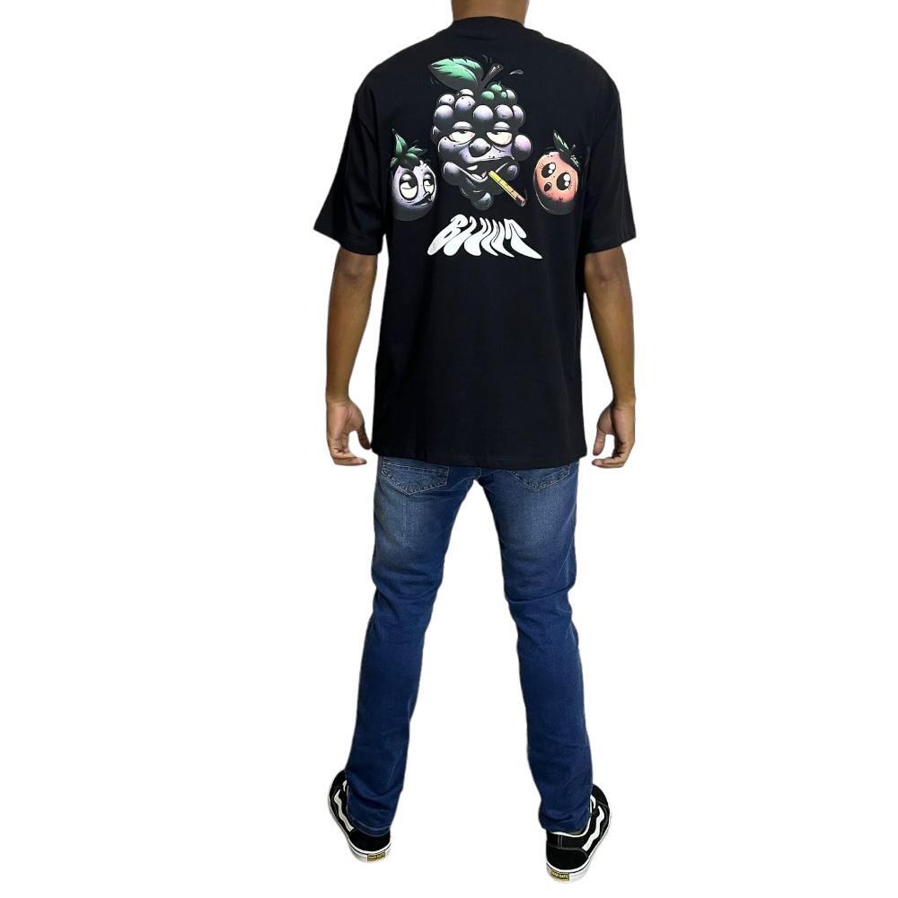 Camiseta Blunt: Elegância Streetwear com um Toque de Atitude
