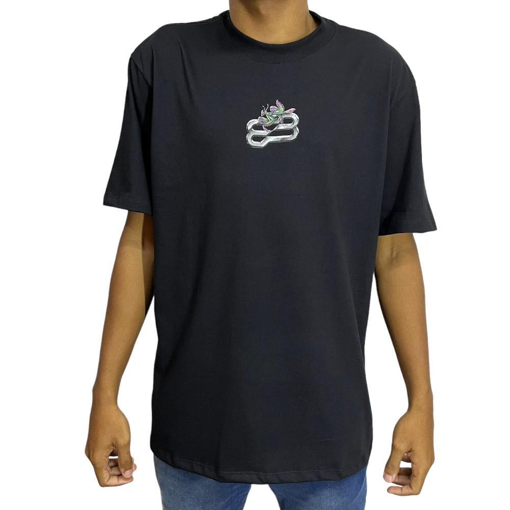 Camiseta Blunt: Elegância Streetwear com um Toque de Atitude