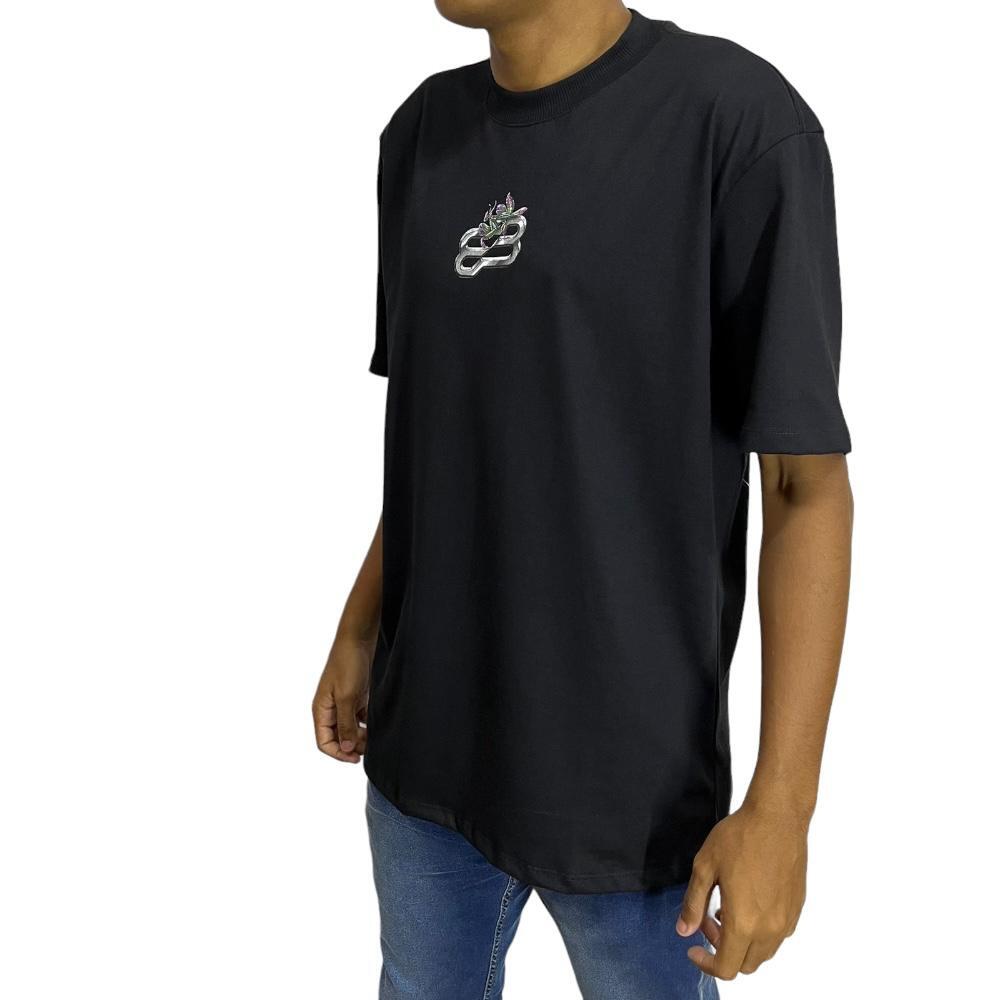 Camiseta Blunt: Elegância Streetwear com um Toque de Atitude