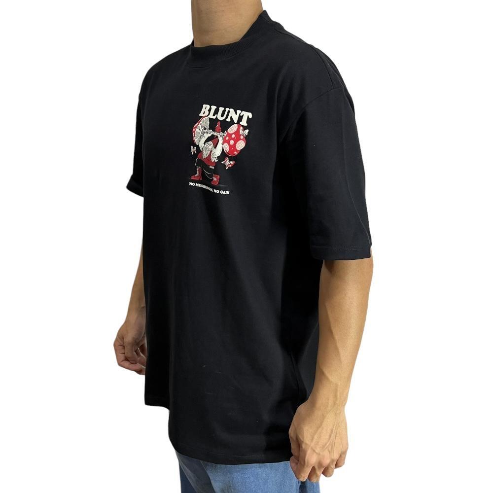 Camiseta Blunt: Elegância Streetwear com um Toque de Atitude
