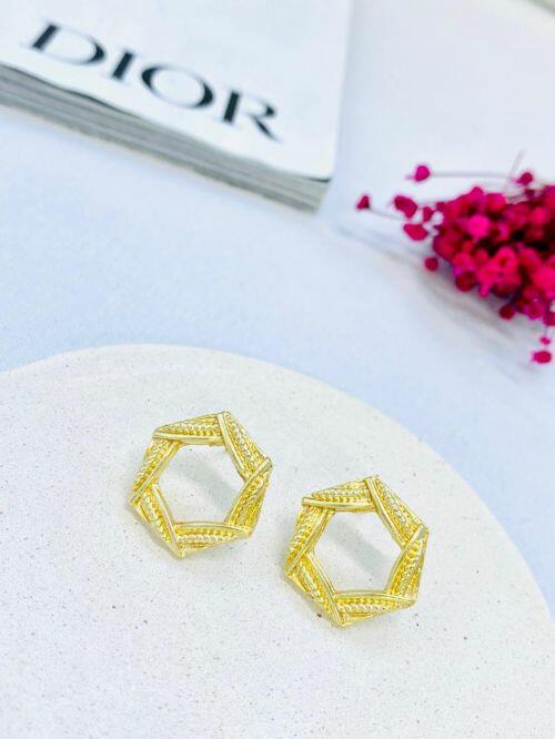 Comprar Brinco Hexagonal Texturizado Dourado - a partir de R$3,88