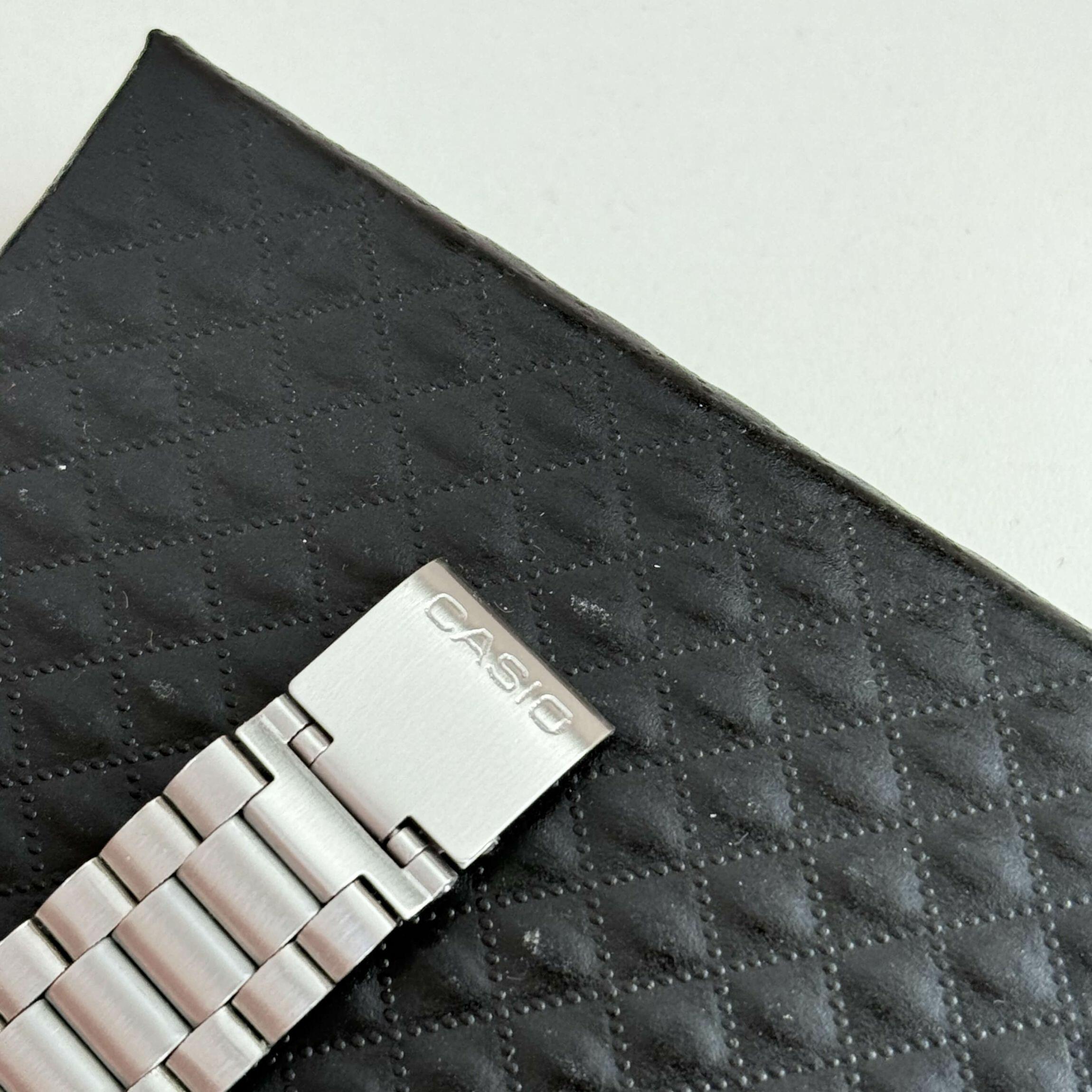 Comprar Relógio Casio Mini Analógico Preto Dourado R09 - R$129,90 ...