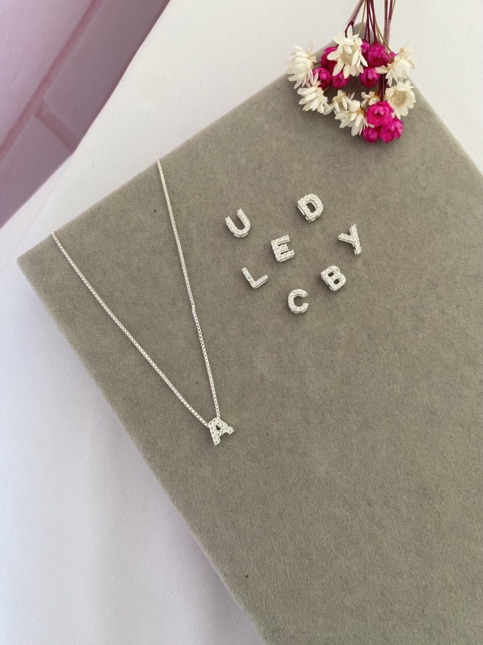 Comprar Colar Inicial Cravejado - Hamu Pratas - Jóias incríveis em ...