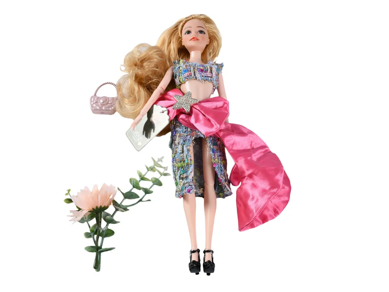 Boneca Letícia Clássica Barbie Axial - EBSC00009 - R$99,99