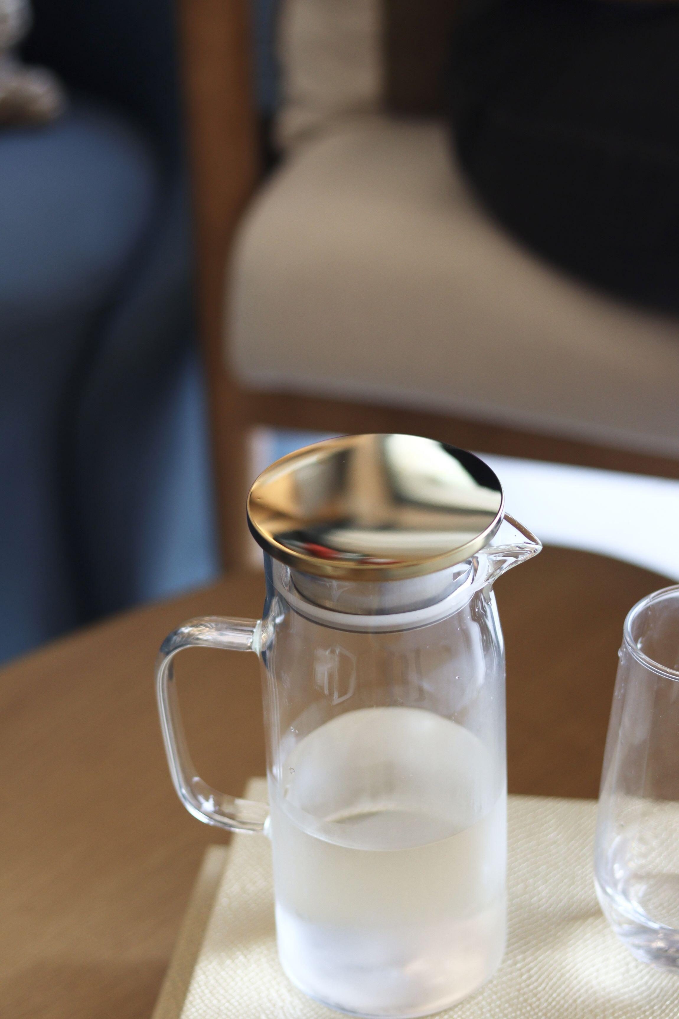 Comprar Jarra em Vidro com Tampa Dourada 1800ml - R$79,99 - Cadami