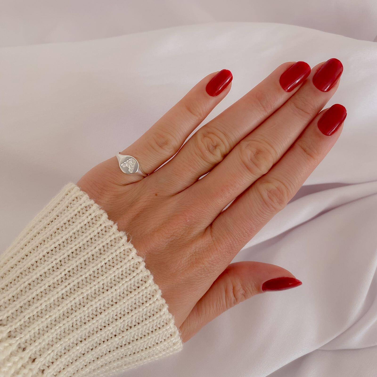 Comprar Anel Mindinho Letra Cravejada Regulável - Gava Pratas