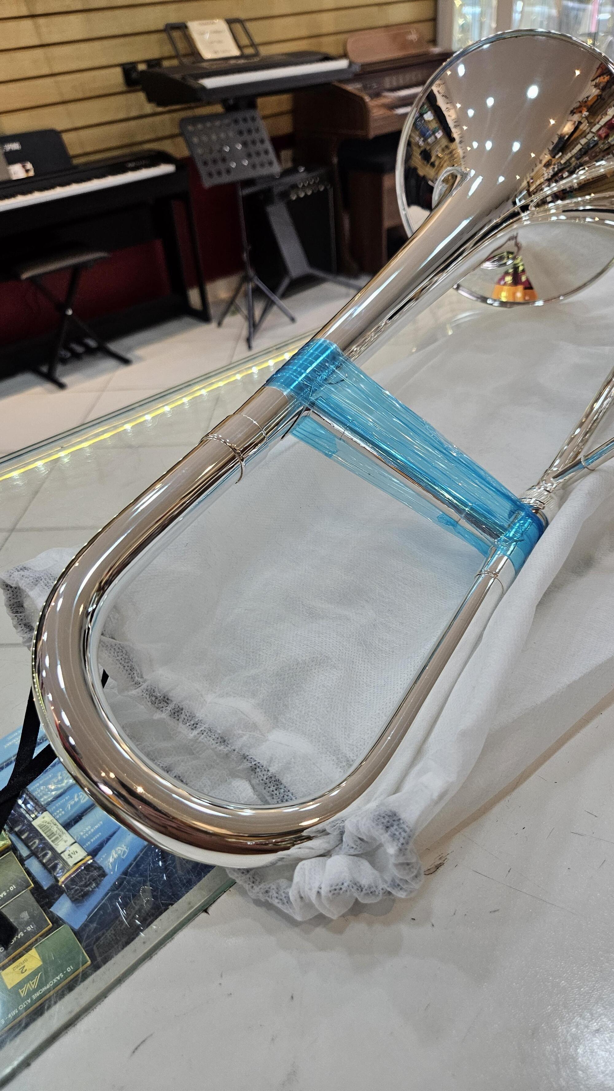 Comprar Trombone Curto HS S761 prata com ouro - a partir de R$9.290,70