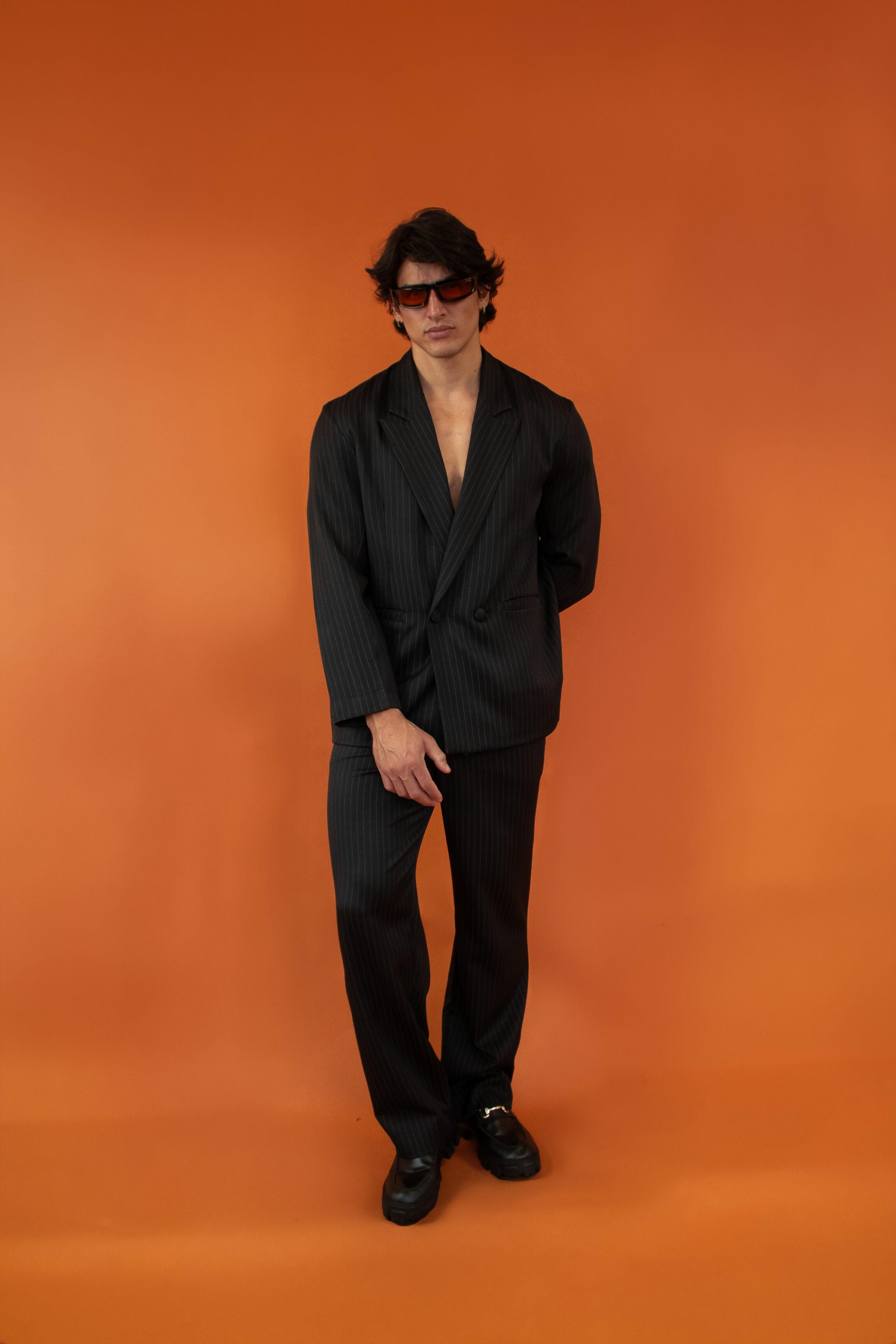 Comprar Conjunto blazer e calça risca de giz - de R$609,80 a R$619,80