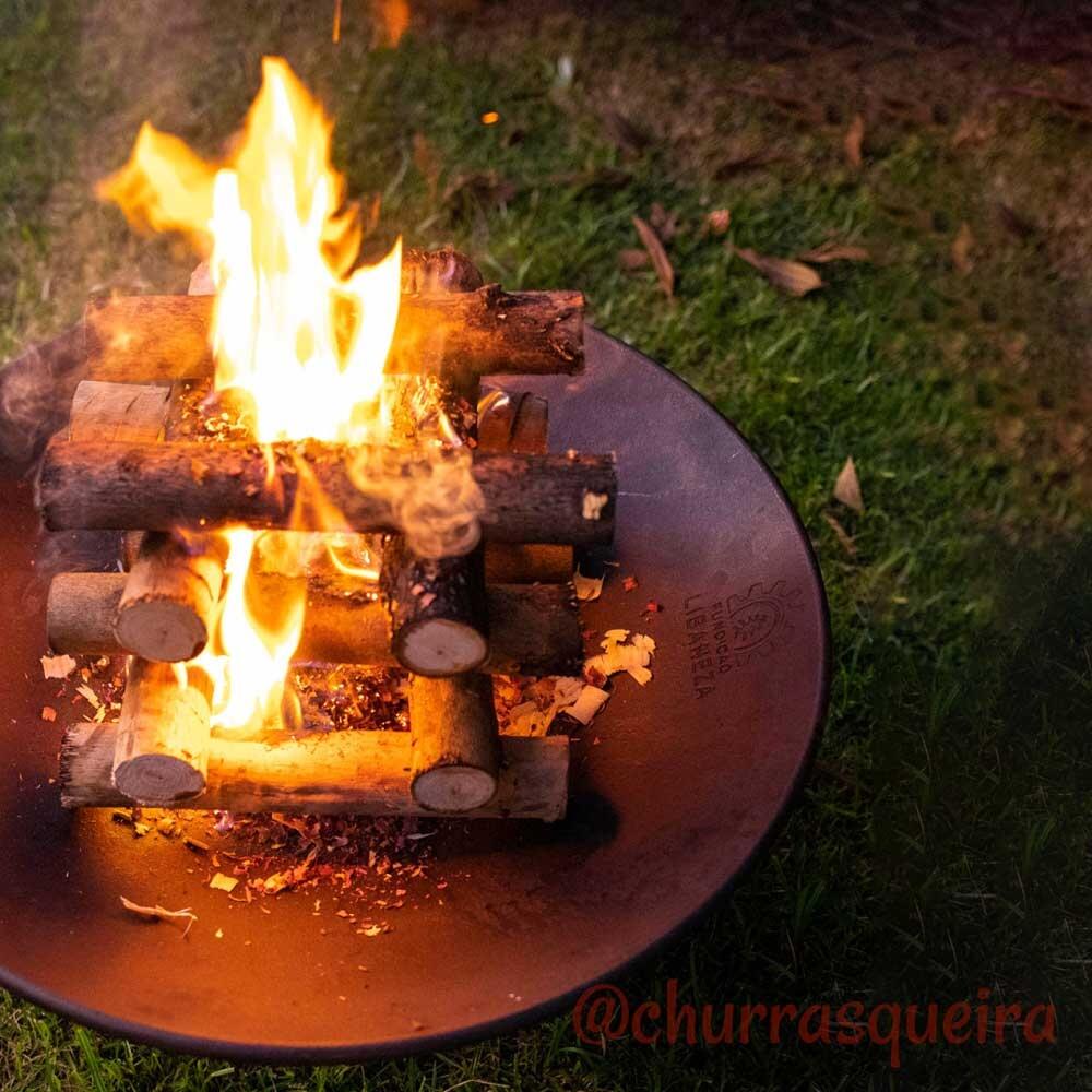 Lareira Externa de Jardim em Ferro Fundido Envelhecida