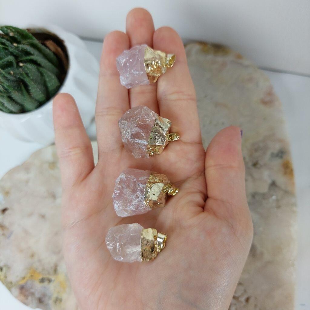 Comprar Pingente Pedra Bruta Natural Quartzo Rosa - Dourado - SAJ Cristais - Pedras e Cristais ...