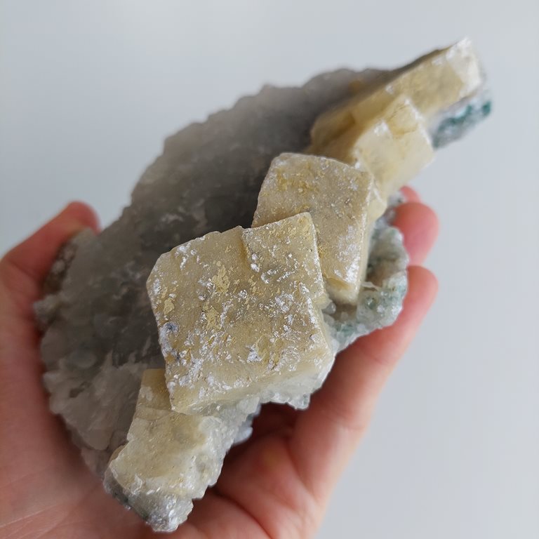 Comprar Pedra Calcedônia Natural 670 gramas Peça Única - a partir de R ...