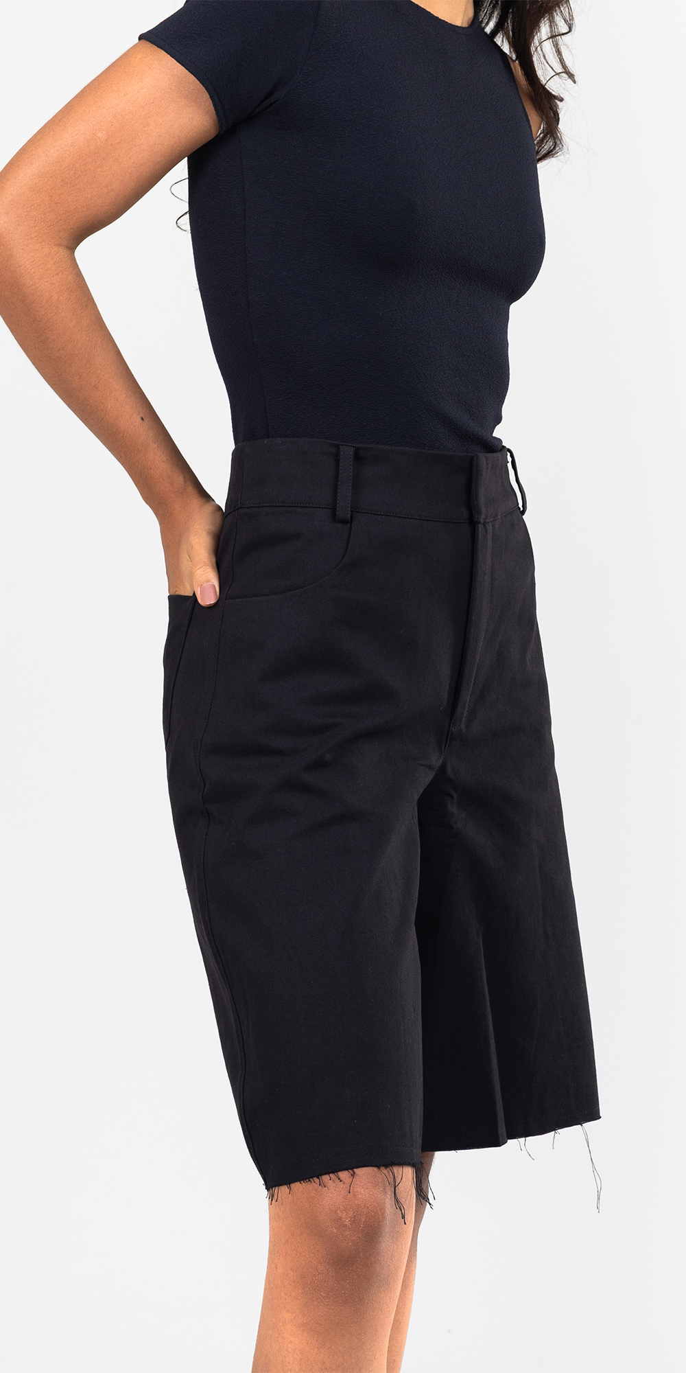 Bermuda Luiza Toscana - Preto, Ampla e Estilosa