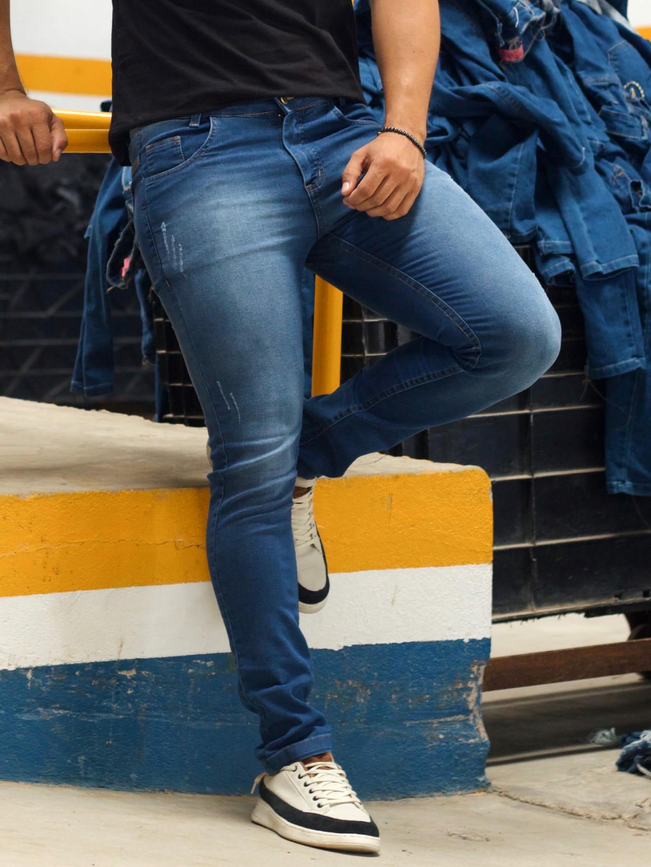 Comprar Calça Jeans Masculina Tradicional Slim Fit com Elastano Média