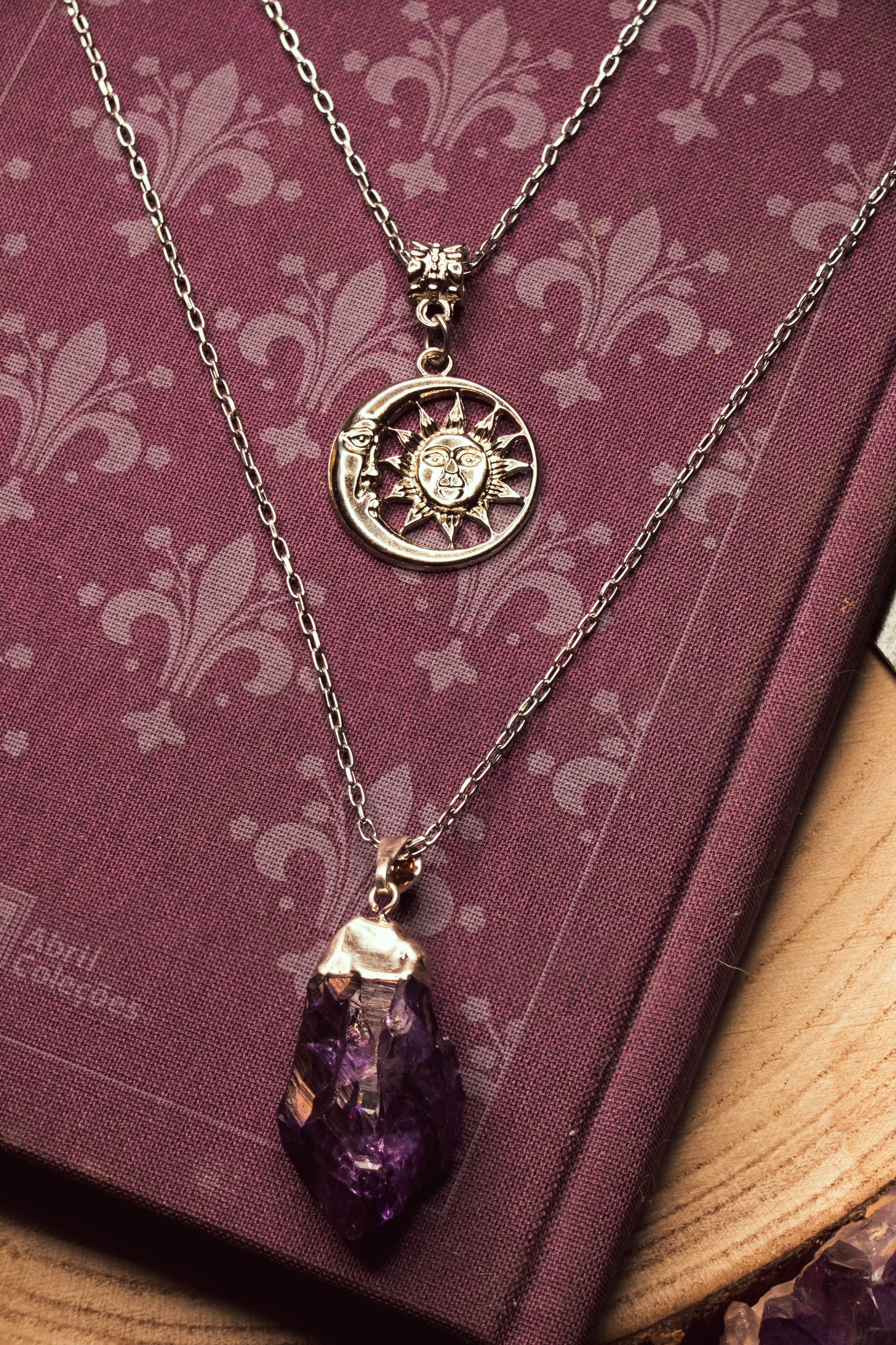 Colar Duplo Circe com Sol, Lua e Ametista Bruta - Dark Spell - Acessórios Místicos e Alternativos