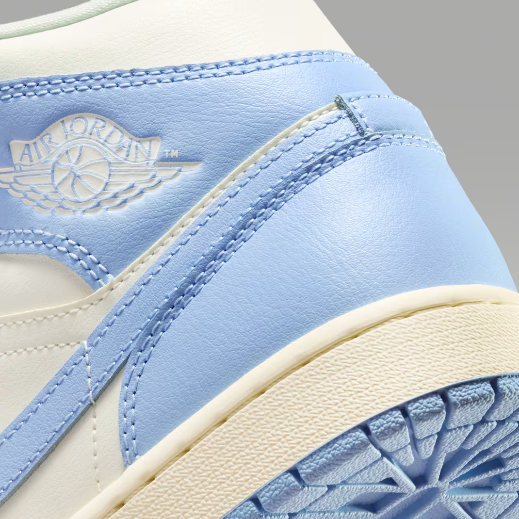 Tênis Air Jordan 1 Mid - Azul e Branco