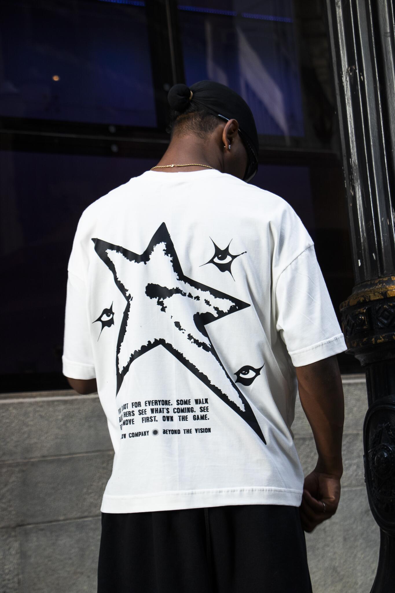 Comprar Camiseta Boxy Eyes - a partir de R$111,45 - Overglow co