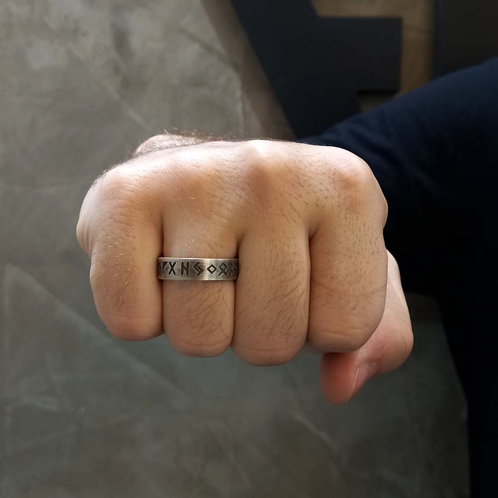 Comprar Anel clássico Runas Vikings - R$706,00 - Vulcano Joias