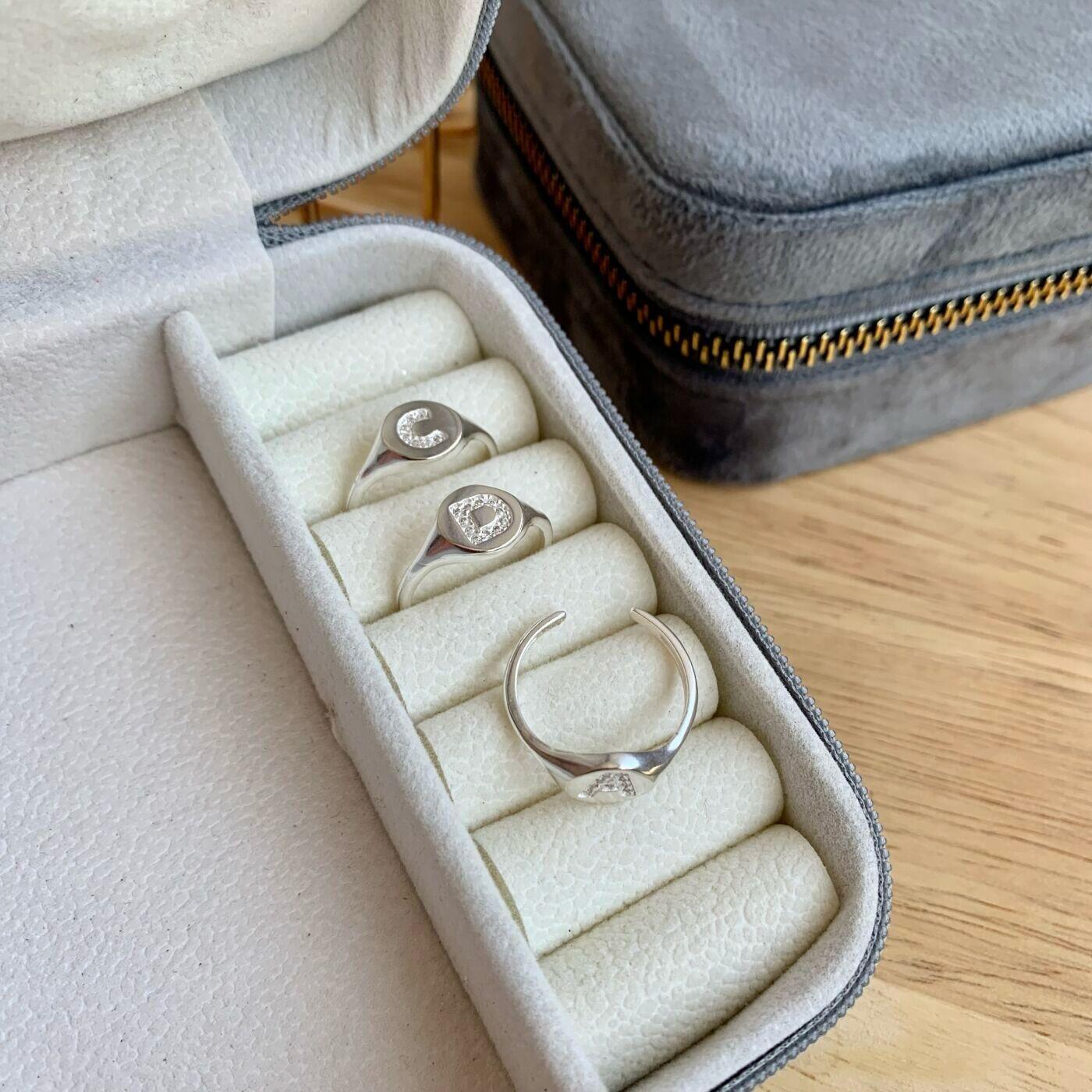 Anel Prata 925 Letra Cravejada | TB Pratas