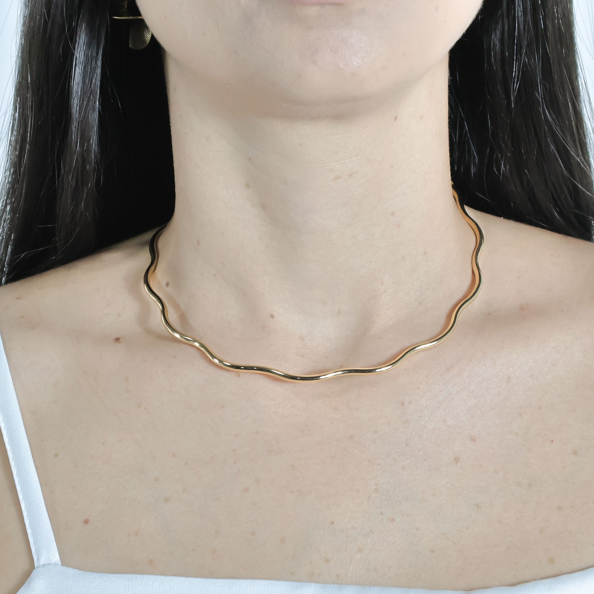 Comprar Colar Choker Aro Ondas - Dourado - a partir de R$89,20 - Anna Vilas