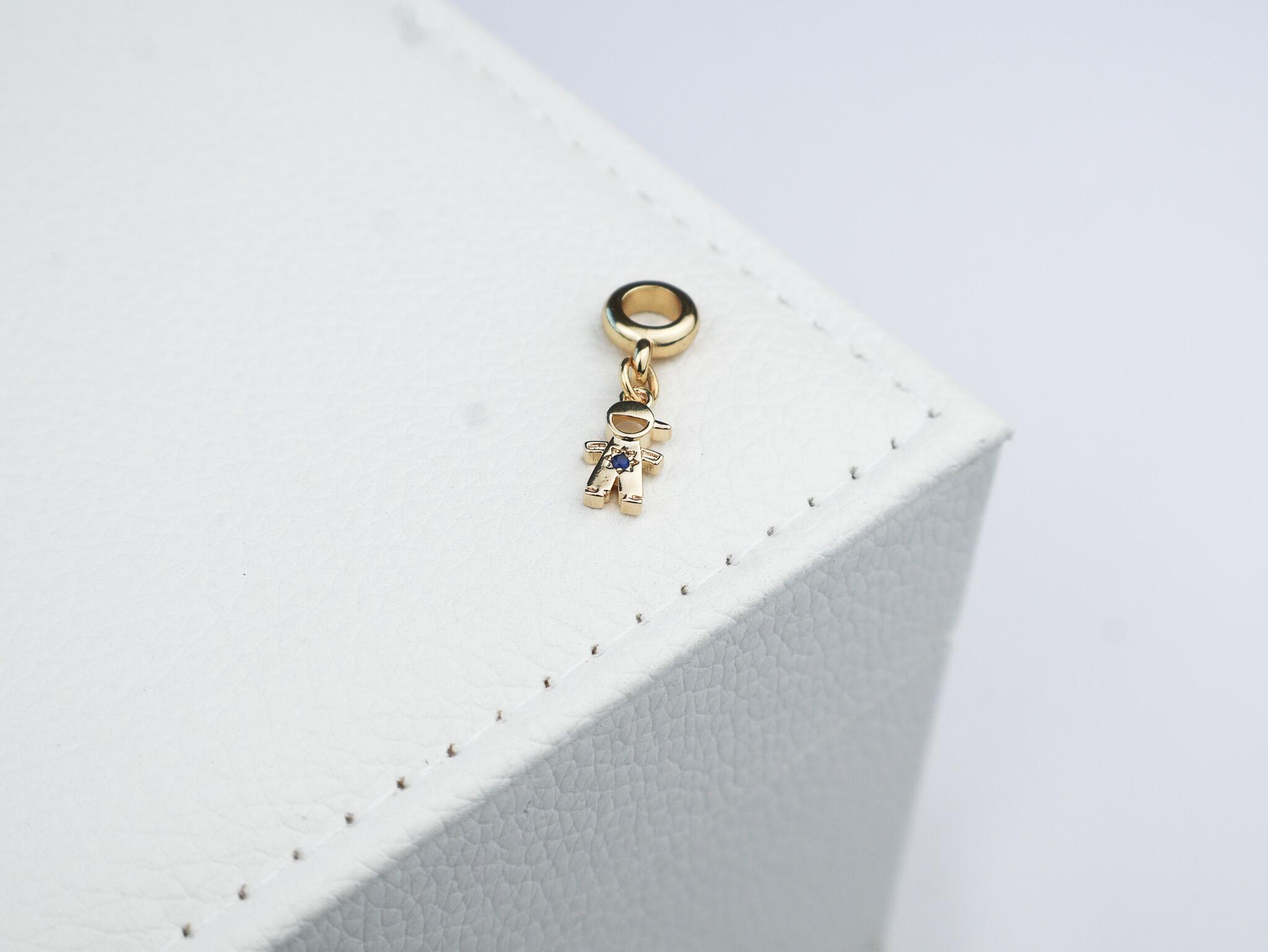 Comprar Berloque Menininho Modelo 02 - Dourado - a partir de R$11,39