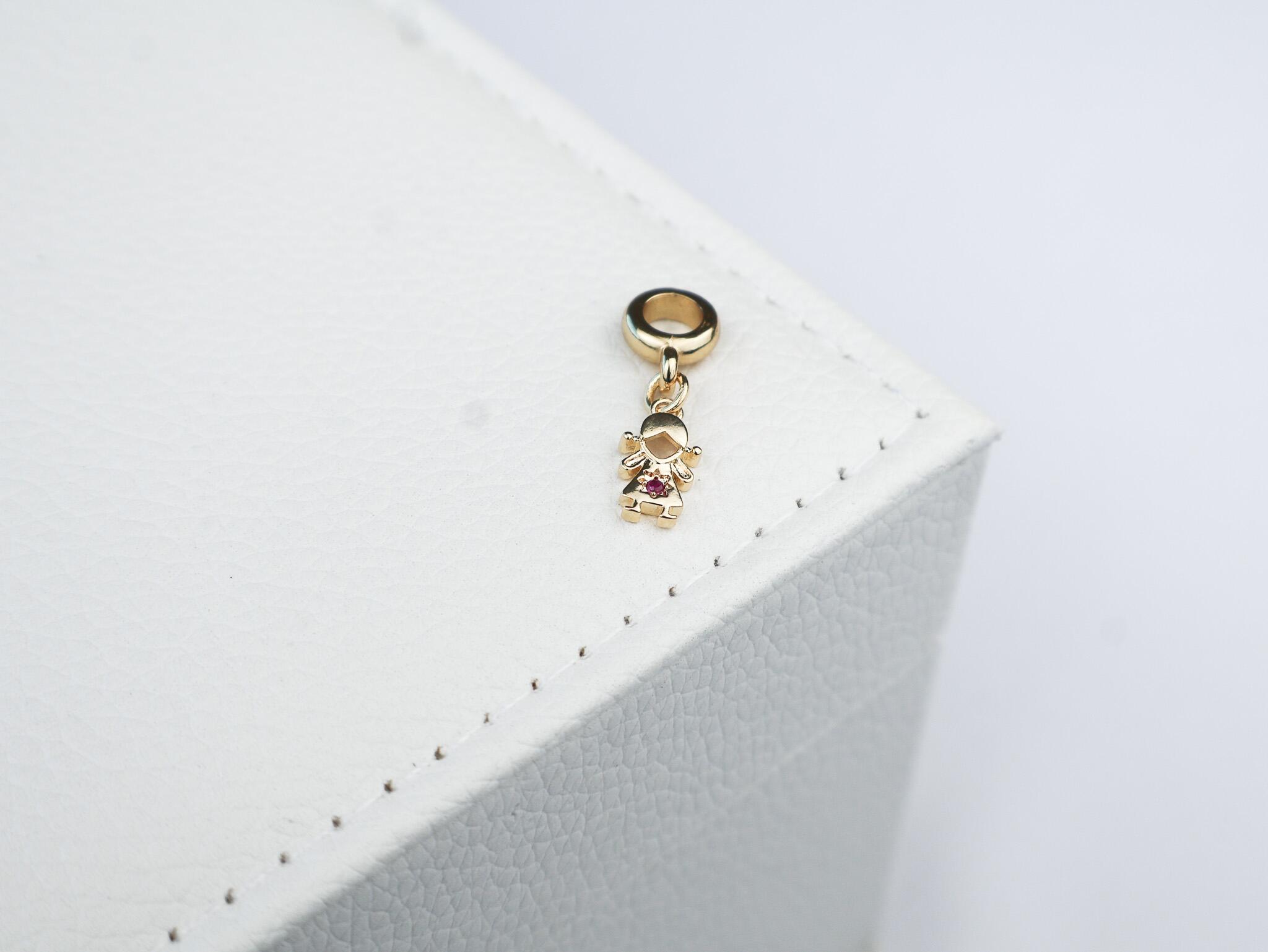 Comprar Berloque Menininha Modelo 02 - Dourado - a partir de R$11,39