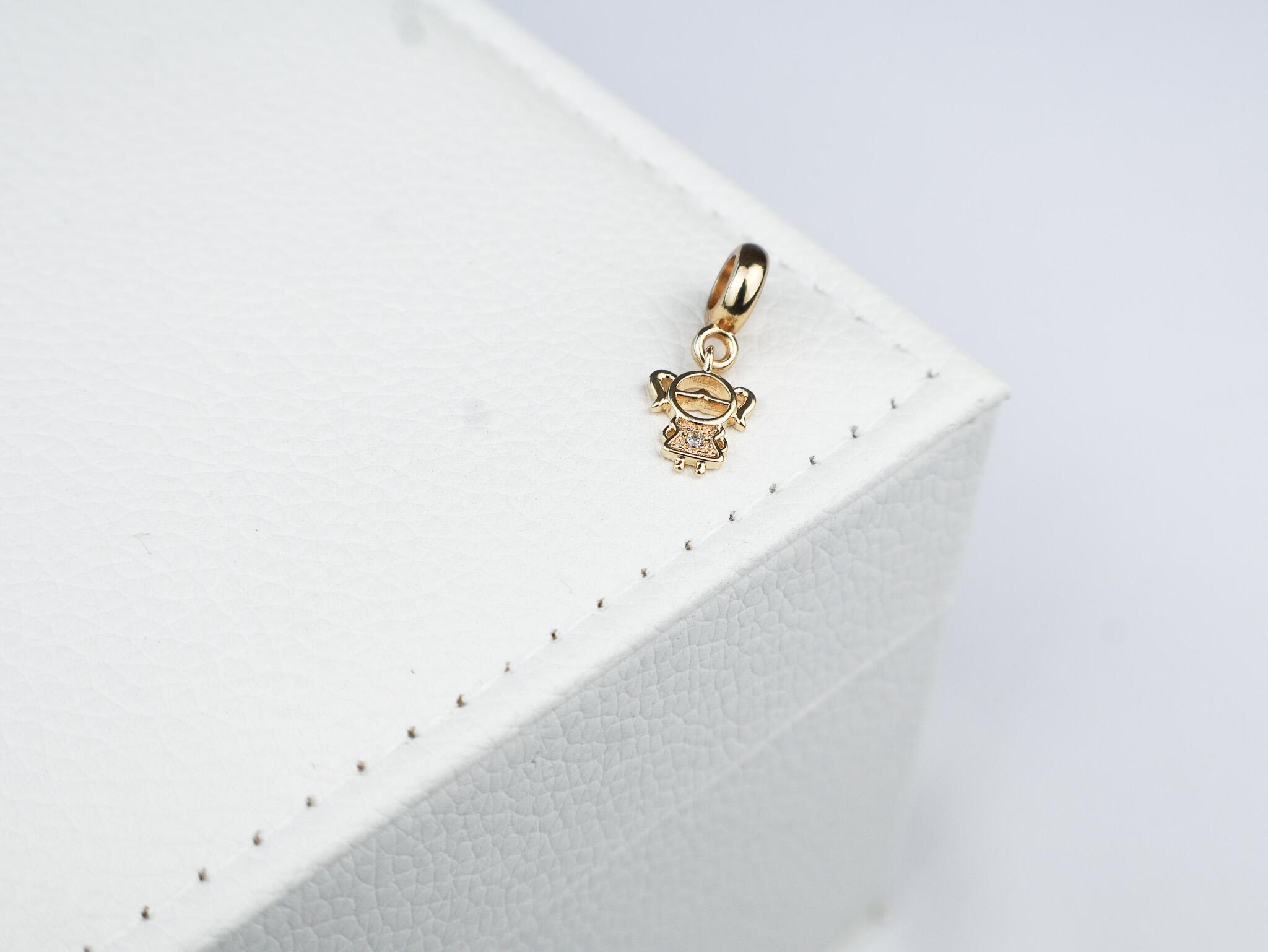 Comprar Berloque Menininha Modelo 01 - Dourado - a partir de R$11,39