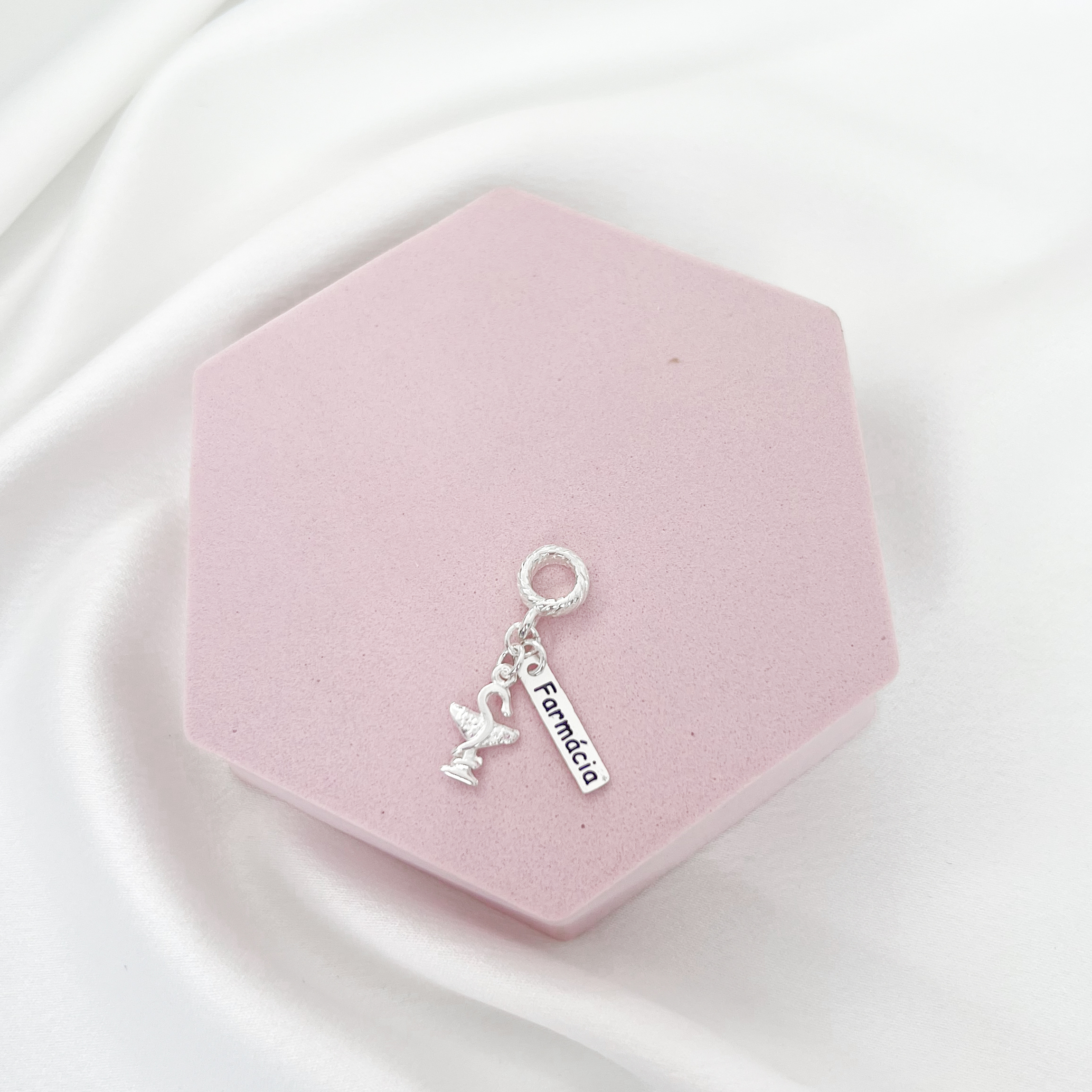 Comprar Berloque Profissão - Farmácia - a partir de R$24,13 - Lilly Store